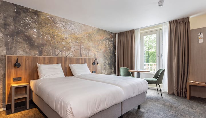 Modern Comfort! Indoor Pool, Onsite Dining! - Groesbeek