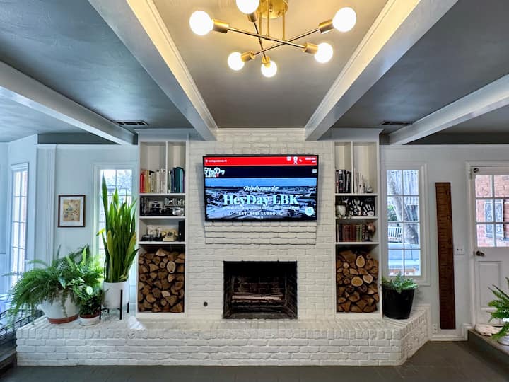 Midtown Midcentury With Hot Tub! - Lubbock, TX