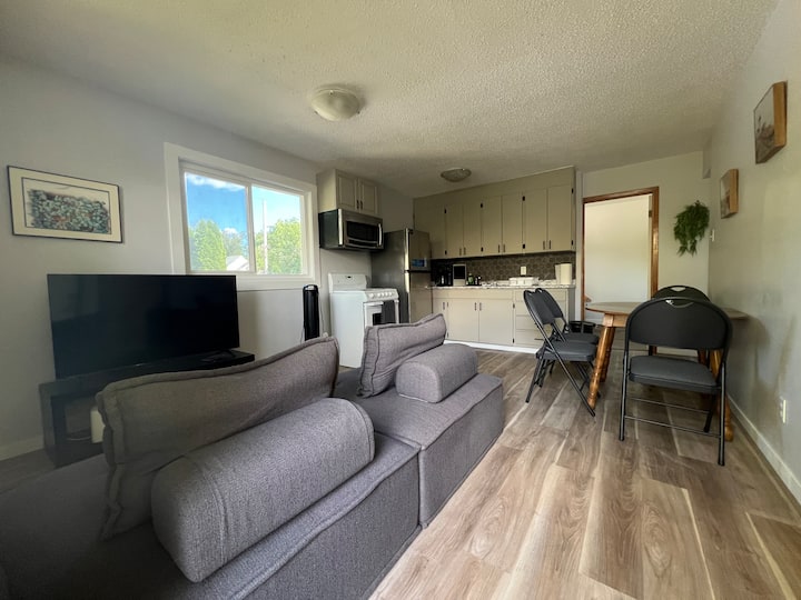 Cheerful Home(15% Off Over 30d) - Saskatoon