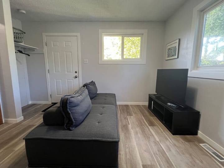 Cheerful 2 Beds Home(15% Off Over 30d) - Saskatoon