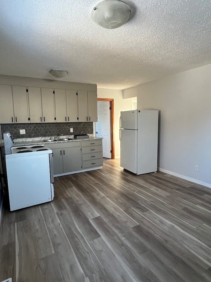 Cheerful Home(15% Off Over 30d) - Saskatoon