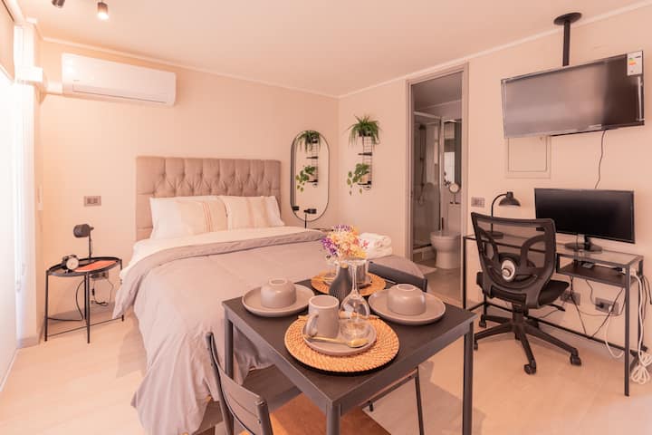 Estudio En Corazón De Santiago Con Estacionamiento - Santiago