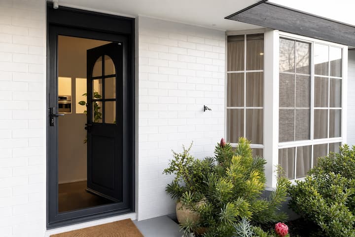 Close To Shops And Golf - Mordialloc