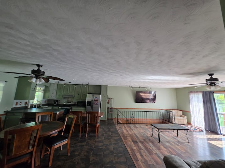 Daydreamers Lakeshore Lodge - Montpelier, OH