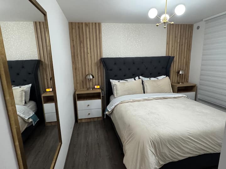 Departamento Moderno Con Estilo Minimalista - Quito