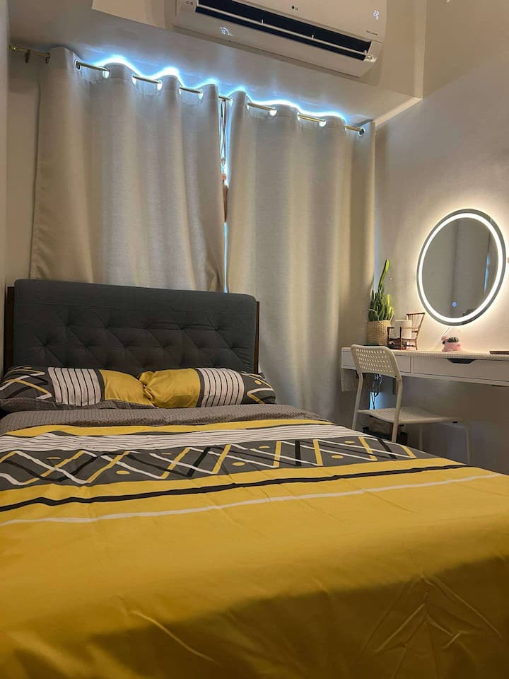 Key And Stay Condo
Free Use Of Pool For 3weeks Up - Parañaque