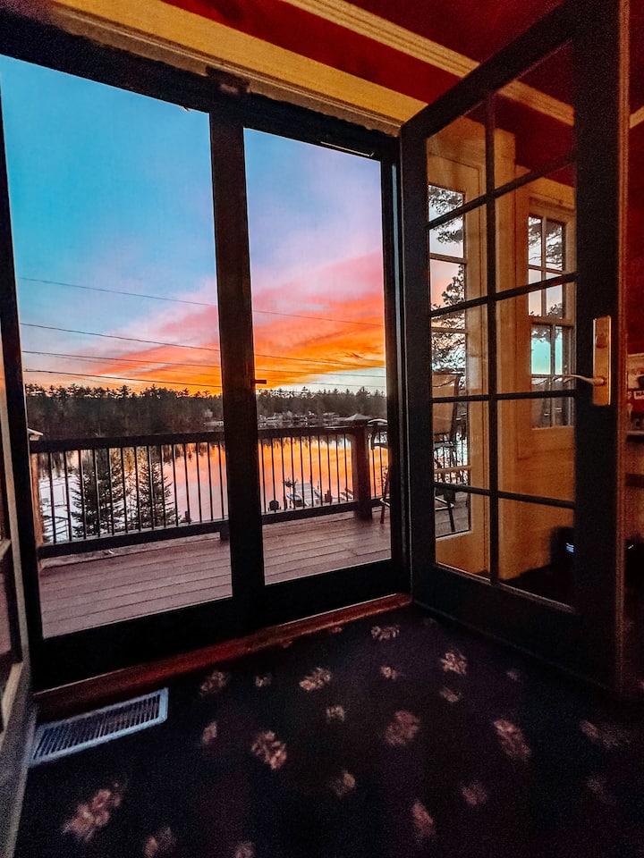 Lakefront Escape-hot Tub|trails|dock|views - Ossipee, NH