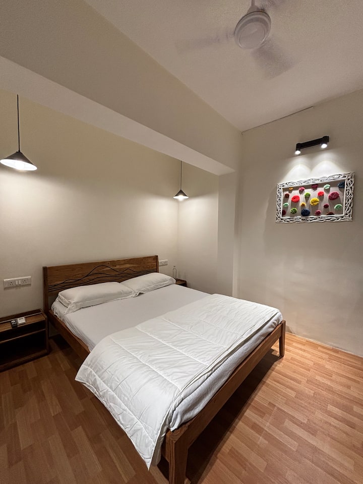 Bandra’s Cozy Studio With Sitout - Mumbai
