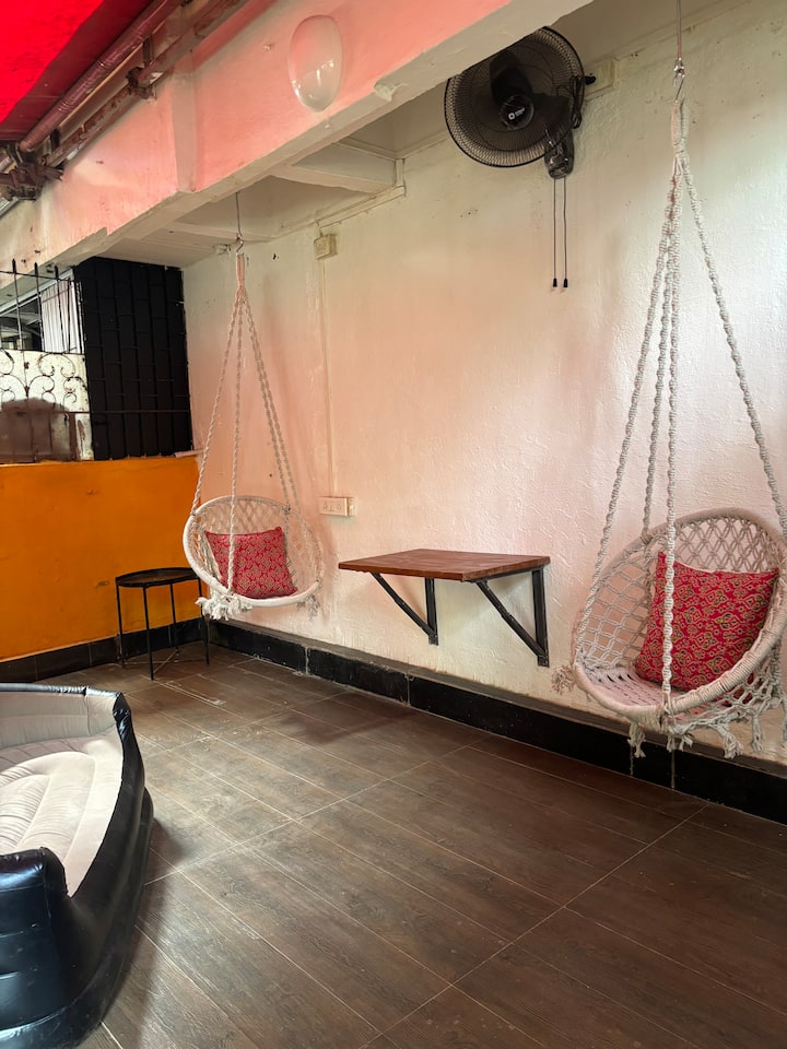 Bandra’s Cozy Studio With Sitout - Mumbai