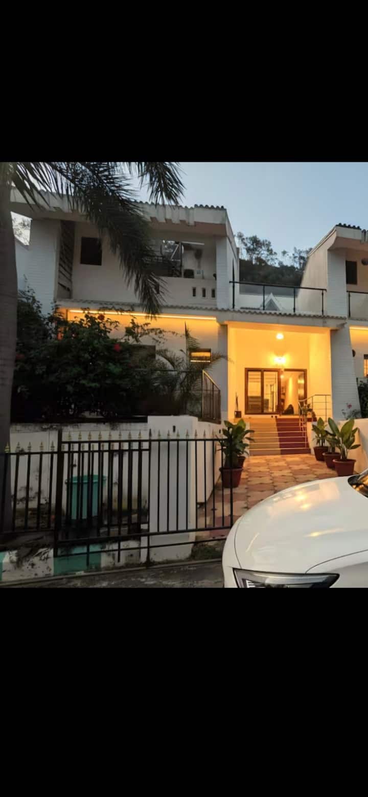 Sea Breeze Villa Near Beach - Visakhapatnam