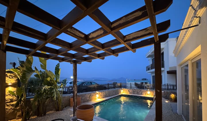 Deniz Manzaralı Havuzlu Villa - Akyarlar