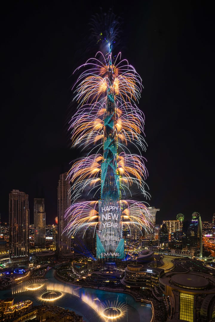Burj Khalifa -New Year Show, Dubai Mall & Fountain - Dubai