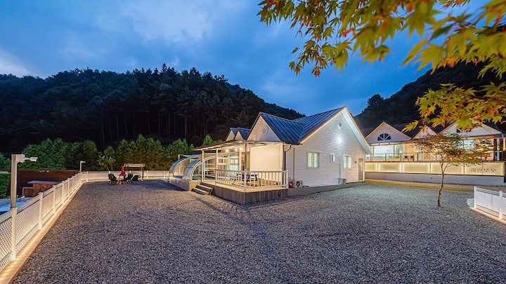 Friends/독채/개별(미온수)수영장/바비큐/불멍/노래방/오락실게임/당목가일길691-3 - 가평군