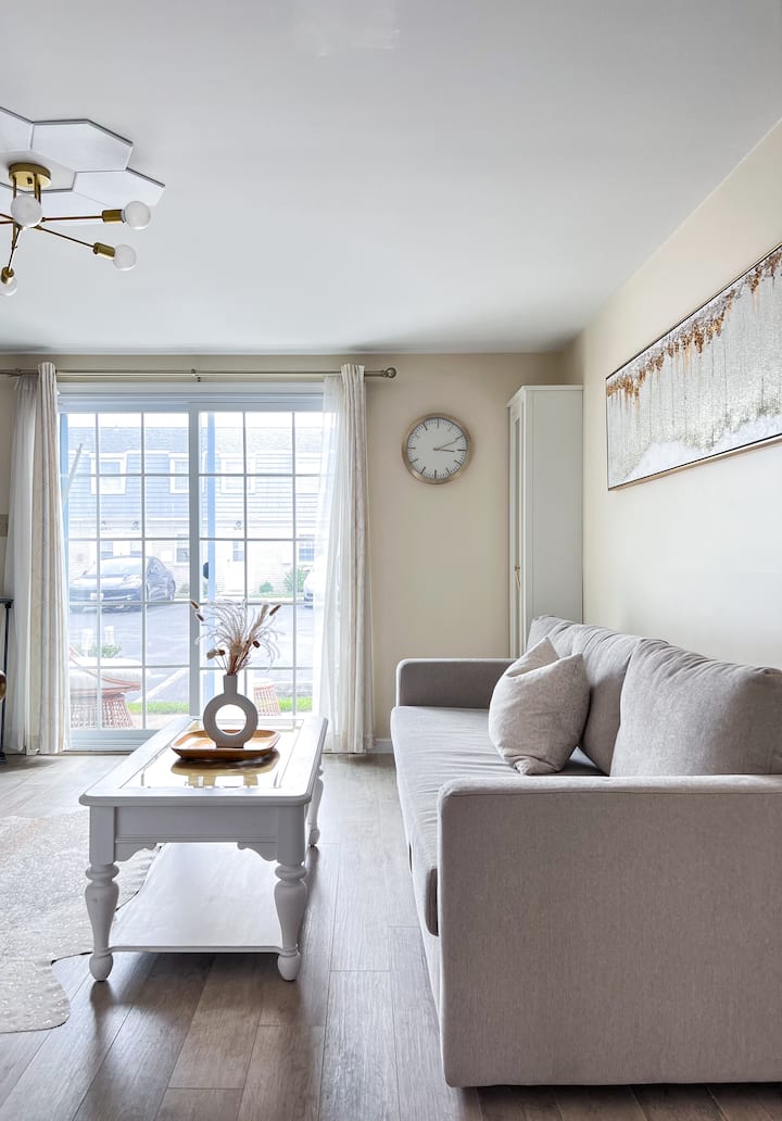 Beachy Efficiency | Sofa + Full Bath - Ocean City, MD