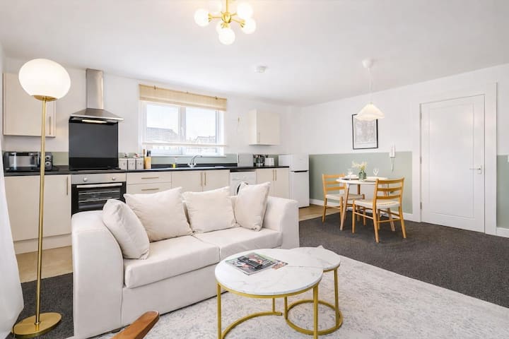 Business Travellers & Couples With Free Parking - Manchester