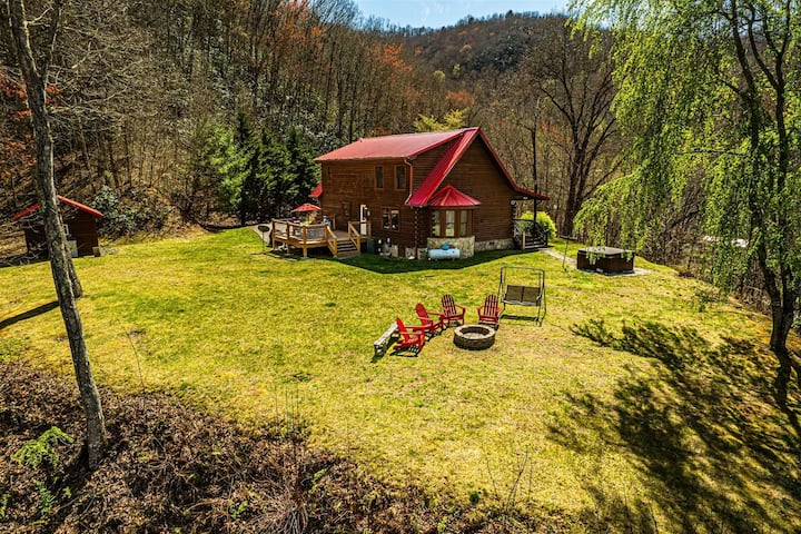Two Cubs Cabin | Mnt View, Hot Tub, Pool Table - North Carolina