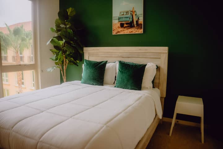 New Luxury 2br 2bath Irvine Spectrum Location - Tustin, CA