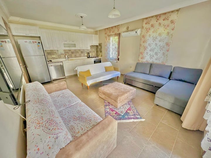 Datça Merkez 1+1  Bahçe Katı Ev - Datça