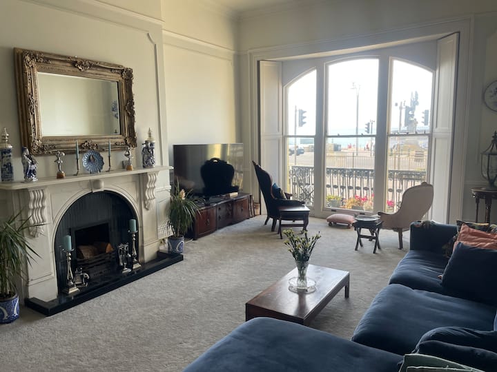 Beachfront Georgian Apartment - Brighton
