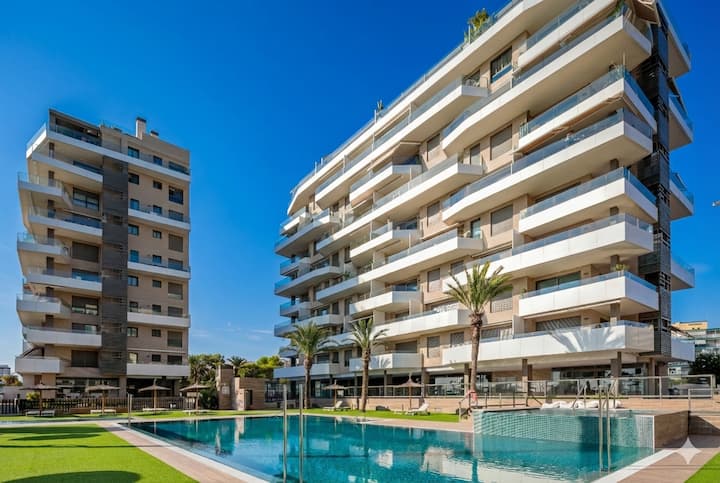 Maikran Seasonal · Beachside Apartment 2br I Pool - Alicante