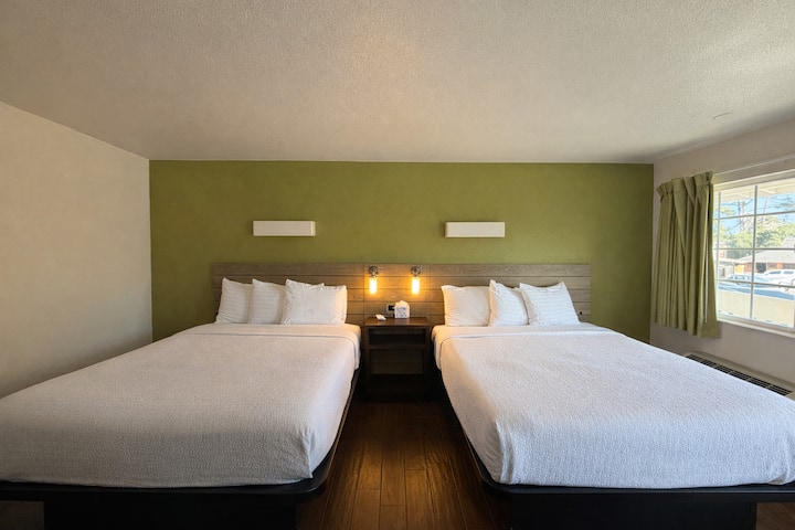Coastal Signature 2 Queens - Spacious - Sleeps 4 - Carmel-by-the-Sea, CA
