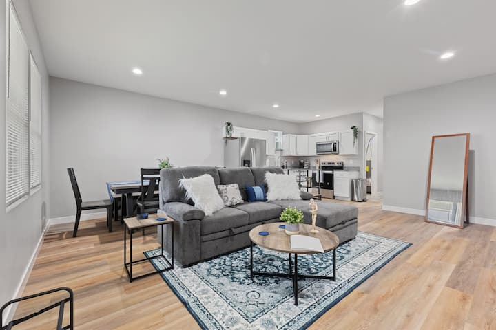 Newly Built Midterm Rental Near Downtown. - Indianapolis, IN