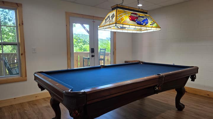 New! Downtown Helen! Hot Tub, City & Mountain View - Helen, GA