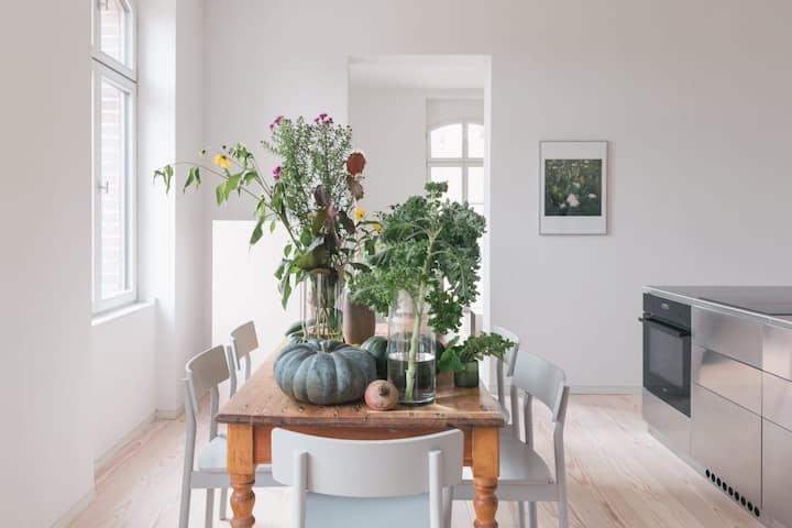 Hochparterre West: Kaminofen, Balkon, Kücheninsel. - Havelberg