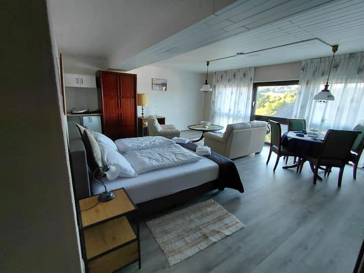 Appartement /Studio      Die Schwanenfamilie - Blankenheim