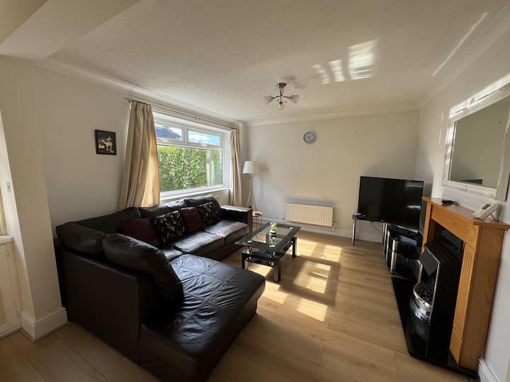 Entire House In Quiet Village Of Romiley - Glossop