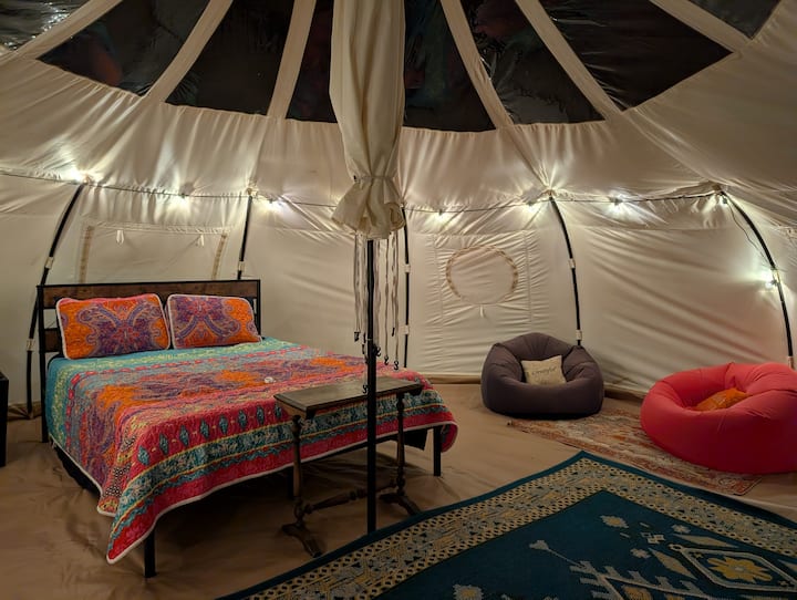 Vineyard Yurt-glamping Tent: Farm + Animals + Kids - Illinois