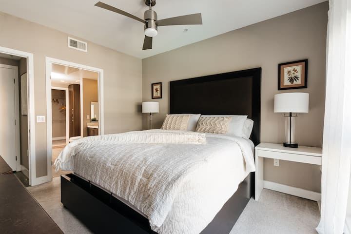 Elegant 2bd Weho Apartment - Los Angeles, CA