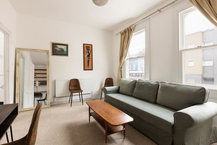 New! Amazing 3 Floor 2br Flat, 8 M Lewisham Stn - Bromley