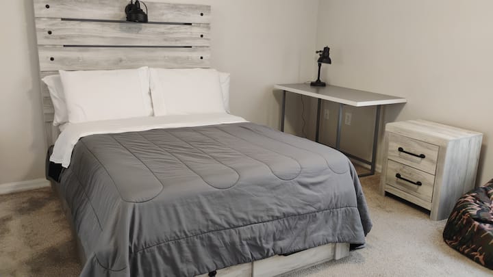 Private Bedroom And Bathroom - Gainesville, FL