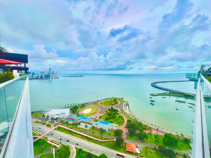 Vista Al Mar Con Diseño Industrial - Panamá