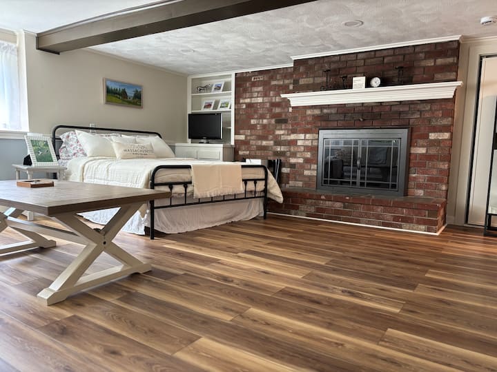 Charming Groton Farm Townhouse - Littleton, MA