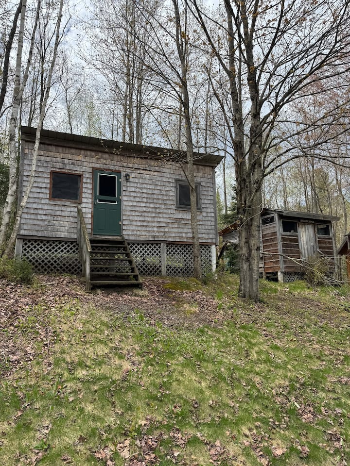 Tamarack’s Rustic Wood Cabin- Sleeps 1-6 - Franconia, NH