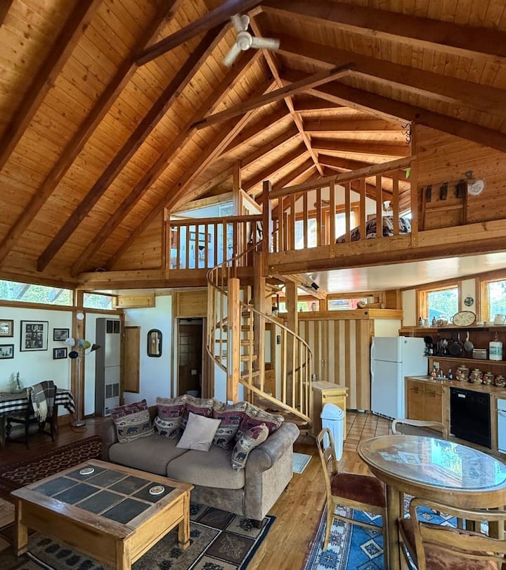 Honeymooner Cozy Cottage Hot Tub - Cripple Creek, CO