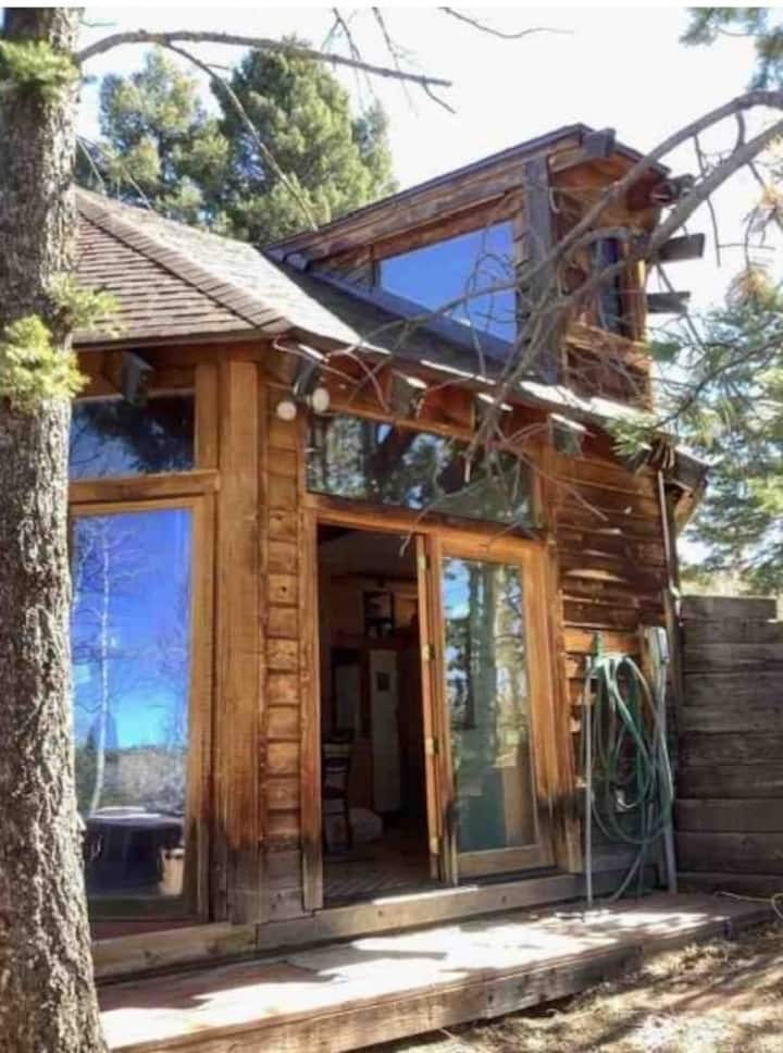 Honeymooner Cozy Cottage Hot Tub - Cripple Creek, CO
