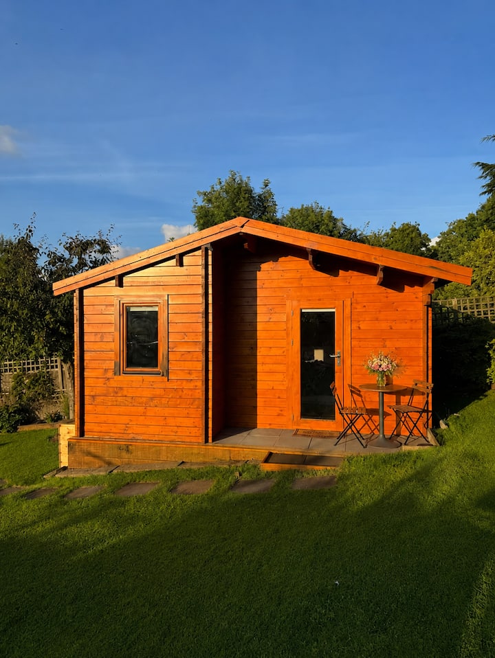 Charming Suburban South Facing  Studio Cabin - Dublin