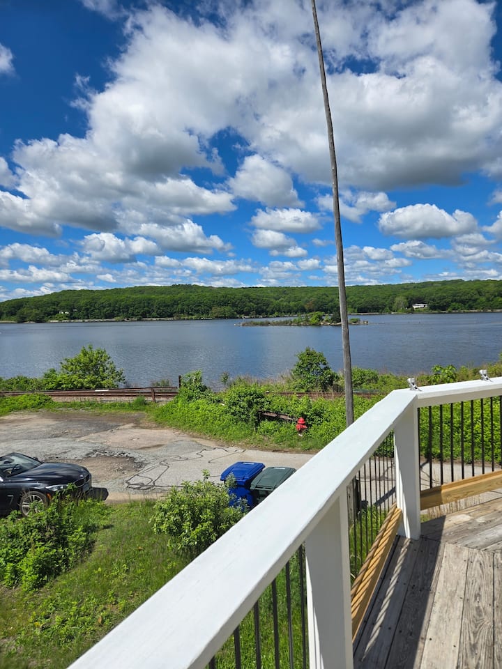 House On The Thames River - Preston