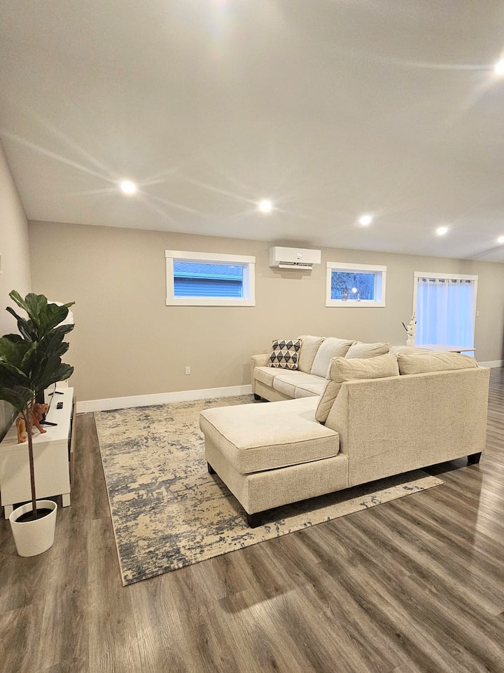 Modern 3 Bedroom Home - 샬럿타운