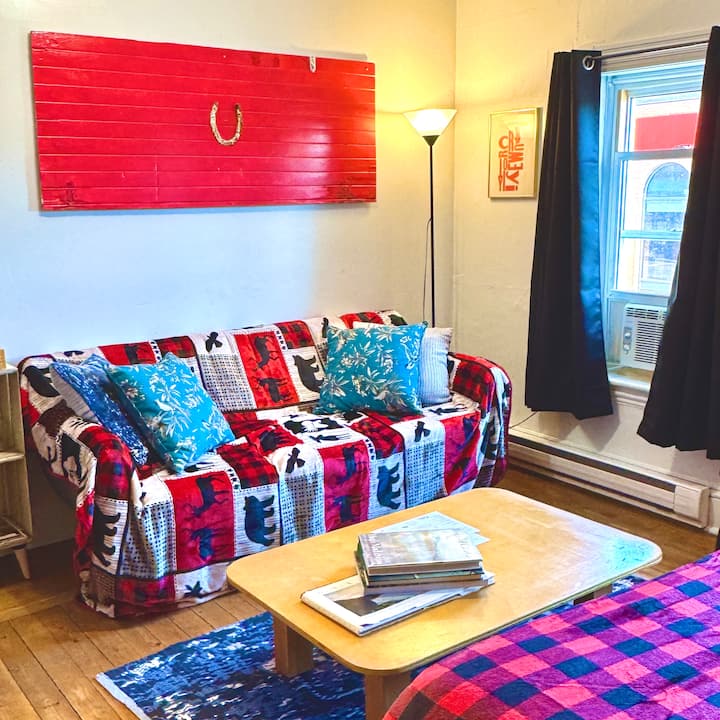 Downtown: Walk To University - Restaurants - Cafés - Amherst