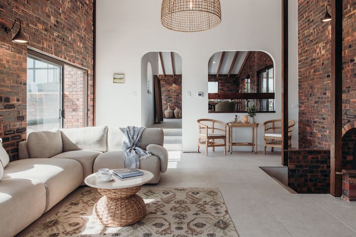 New Listing Spanish Inspired Retreat With Swim Spa - Fingal Bay