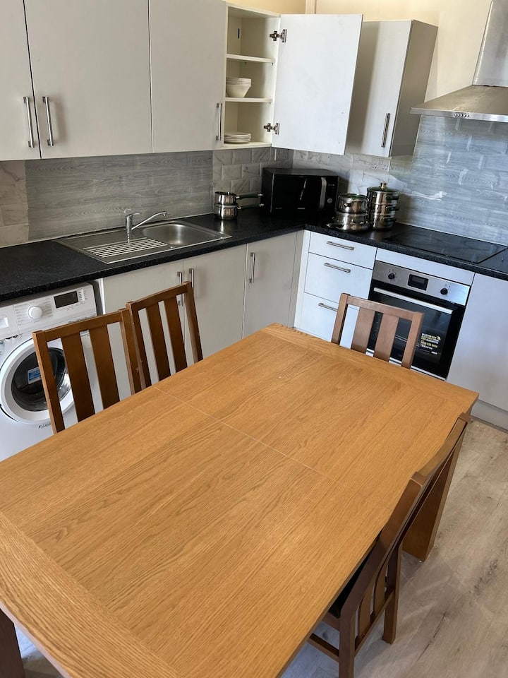 Lustruos Villa Top Room 4 - Kingston upon Hull