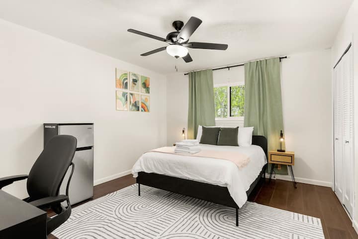 Cozy Home Near Bamc & Fort Sam | Outdoor Games - Green Acres Golf and Games - San Antonio