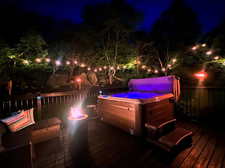 The River Soak | Hot Tub • Ev Charger • Fireplace - Paradise