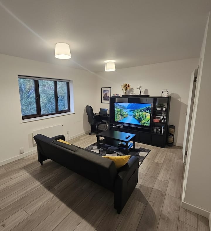 Warm & Cozy 1-bed Flat W/parking | Near Heathrow - Ruislip