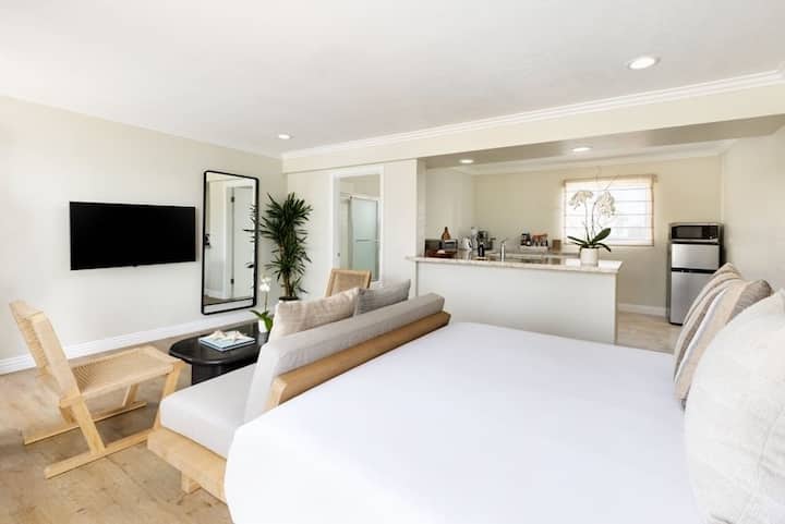 Art, Surf & Sun At Your Beachfront Stay - Laguna Beach, CA