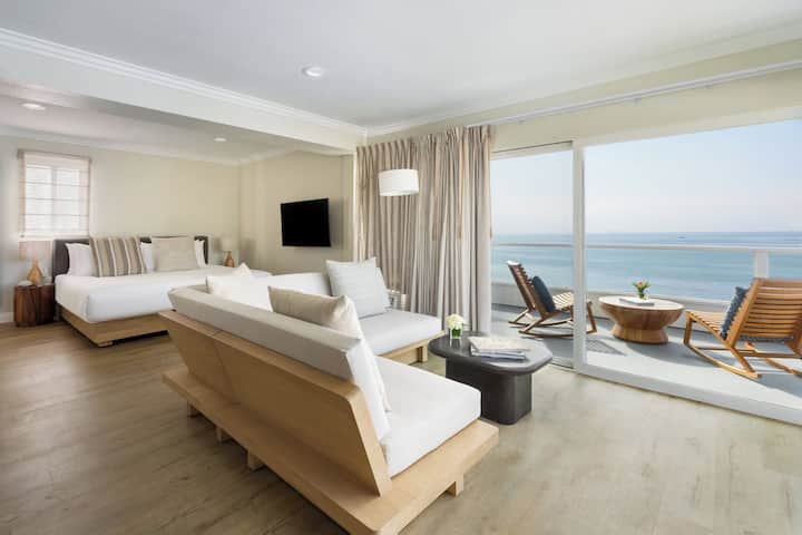 Ocean View Balcony With Outdoor Swimming Pool - Laguna Beach, CA